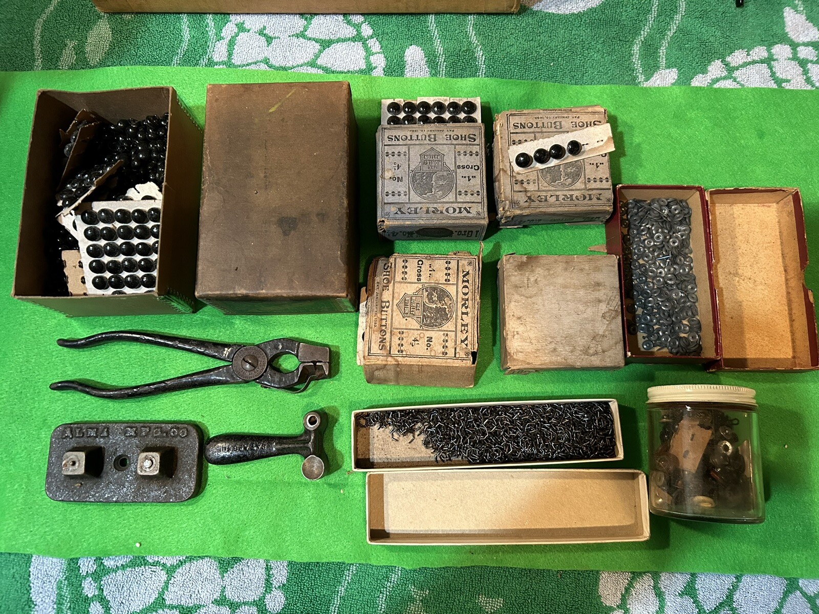 Early Vintage Shoe Button Tool Kit Alma Huge Lot Anti… - Gem