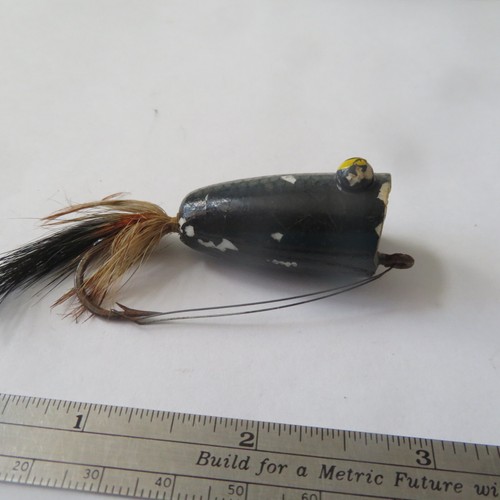 FISHING LURE 1½" WEEDLESS FROG POPPER POP EYES SILVER BACK & BLACK | eBay