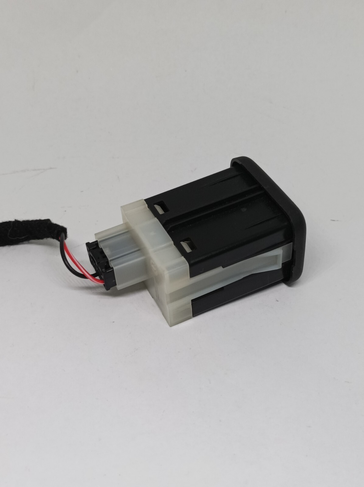 Chevrolet Traverse Console Back USB Adapter Dual Charging Port OEM 2018 ...