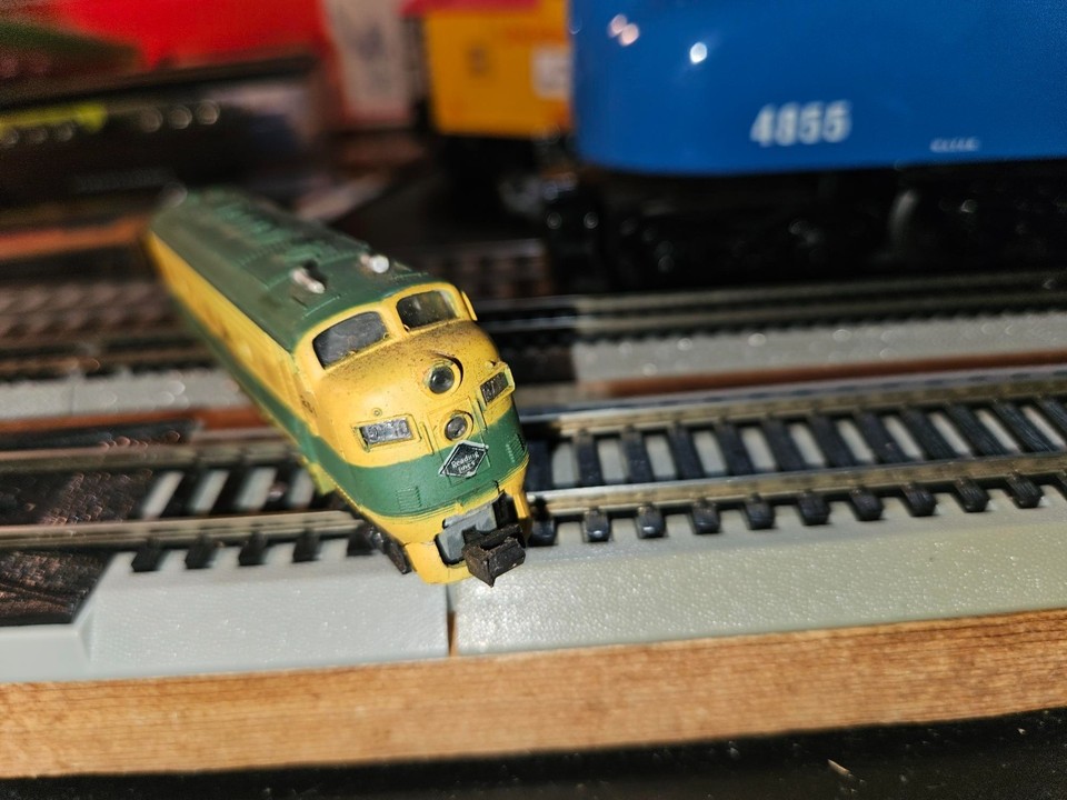 N GUAGE, READING RAILROAD F7 DIESEL, HUMS, LIGHTS GO ON, NO MOVEMENT | eBay