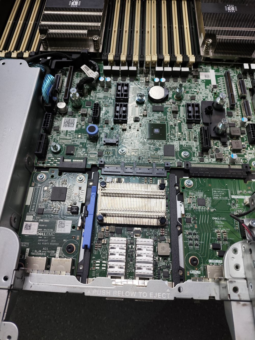 Dell Server R7525 24x2.5" NVMe , 256GB / 512GB / 1TB RAM, 2x AMD 7443 / ...