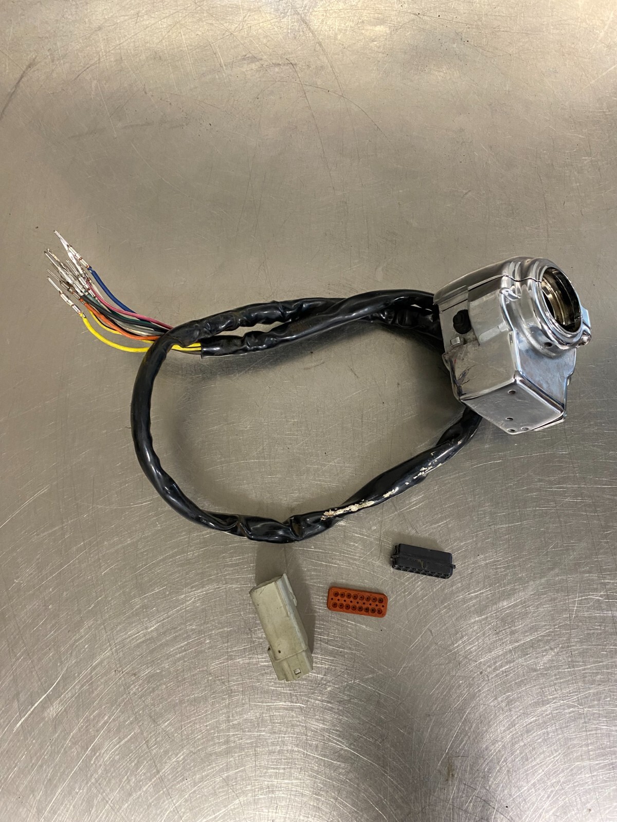 Harley Davidson Volume Control Switch Kit FLHT C OEM 71810 08 for sale ...