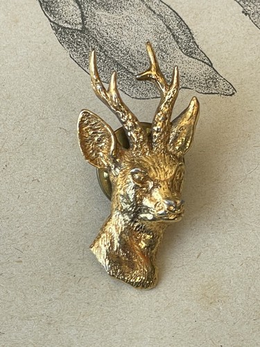 Ancienne broche Pin's à décor de Chevreuil - étain Doré signé A.R Brown ...
