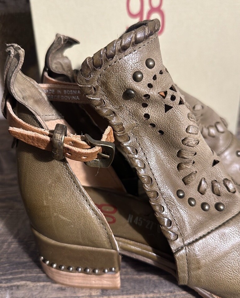 AS98 "Half Moon Fair Winds Sandals" size 36 (6) and 37 (6.5-7). New in ...