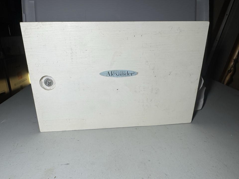 2005 Madame Alexander Psycho Set Janet Leigh with Doll, Tub & Shower ...