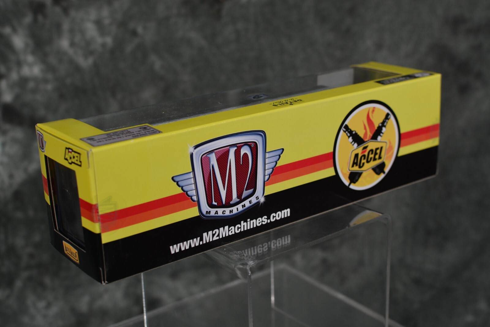 M2 Machines 64 scale 1969 Dodge L600 Hauler & Roadrunner 440 Set Accel ...