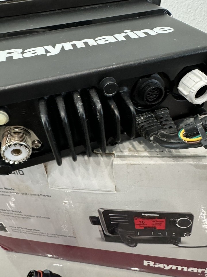 Raymarine Ray60 VHF Transceiver Model E70245 With Hand Mic | eBay