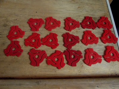 20 VINTAGE RED 45 RPM RECORD PLASTIC ADAPTERS , SNAPS INTO HOLE, FREE ...