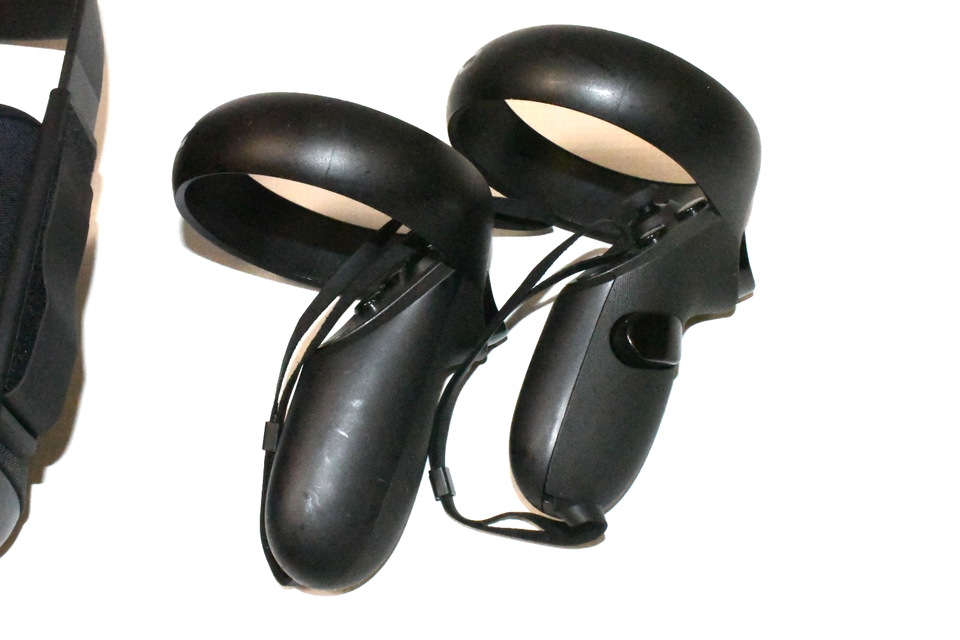 Oculus Quest 1 Oculus Rift S Controllers and Headset | eBay