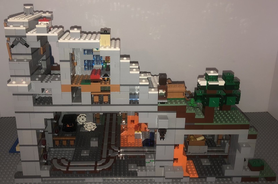 Lego 21137 Minecraft The Mountain Cave Complete Set With All ...