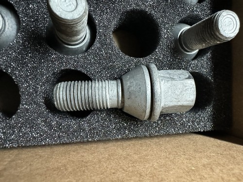 Genuine OEM 2022-2024 Range Rover L460 Sport L461 Wheel Lug Nut Bolt ...