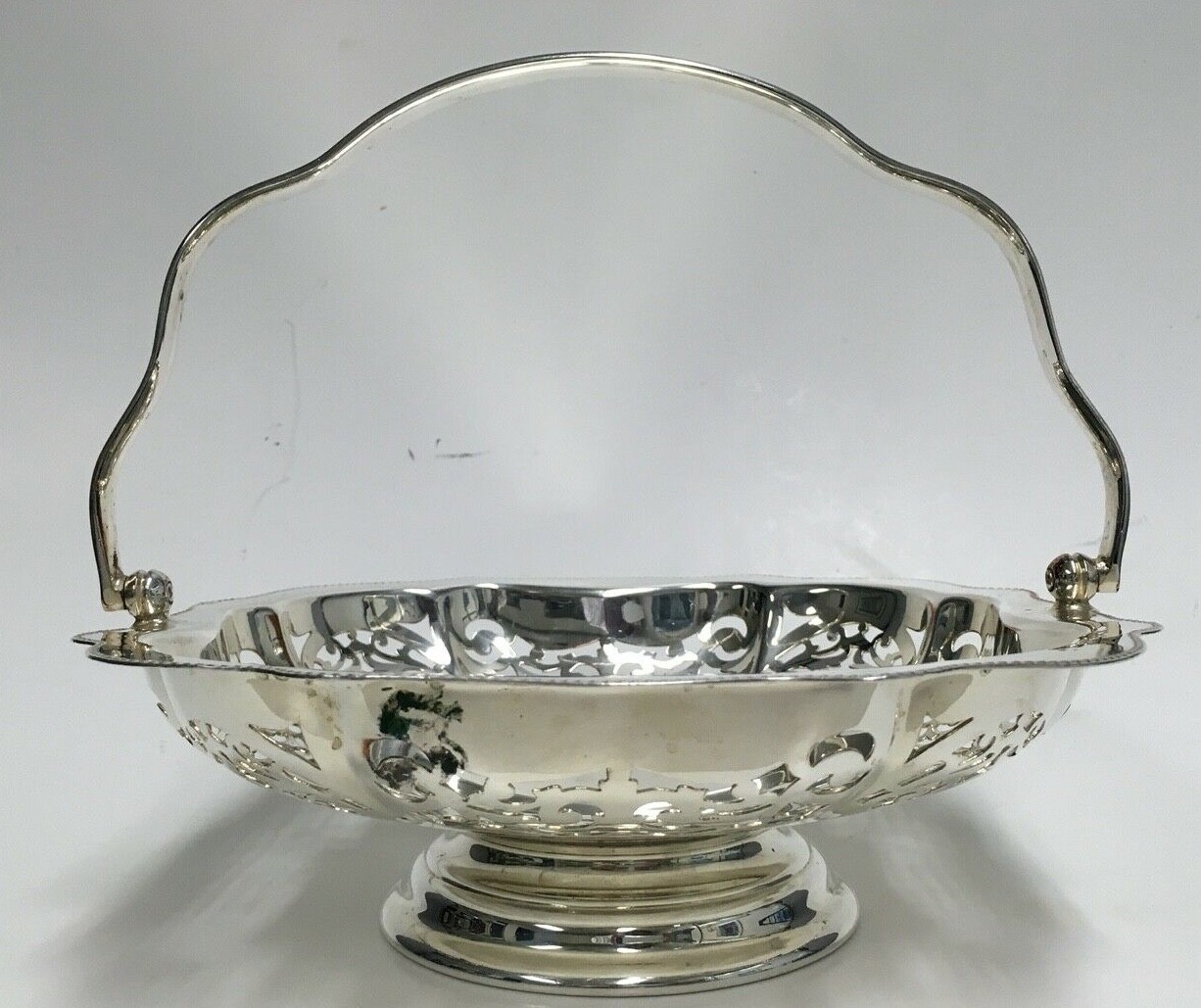 Vintage SILVER PLATED BASKET w/handle made ENGLAND REGIS plate E.P.N.S ...