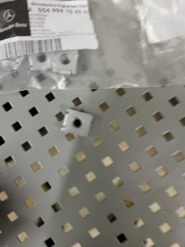 ( 7 ) A0049941545 Mercedes-benz Securing Clip | eBay