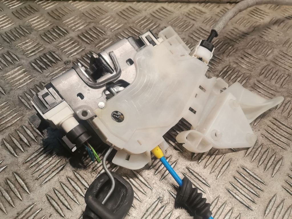 Mercedes-Benz E W212 2011 Serrure de porte avant 2047202435 | eBay