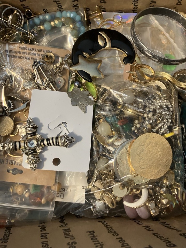 Estate Find Costume Jewelry Lot UNSEARCHED 5 lbs 6.1 Oz. | eBay