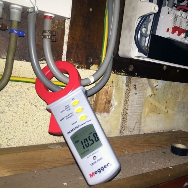 Megger DCM305E TRMS Earth Leakage Clamp Meter / Multimeter / UK ...