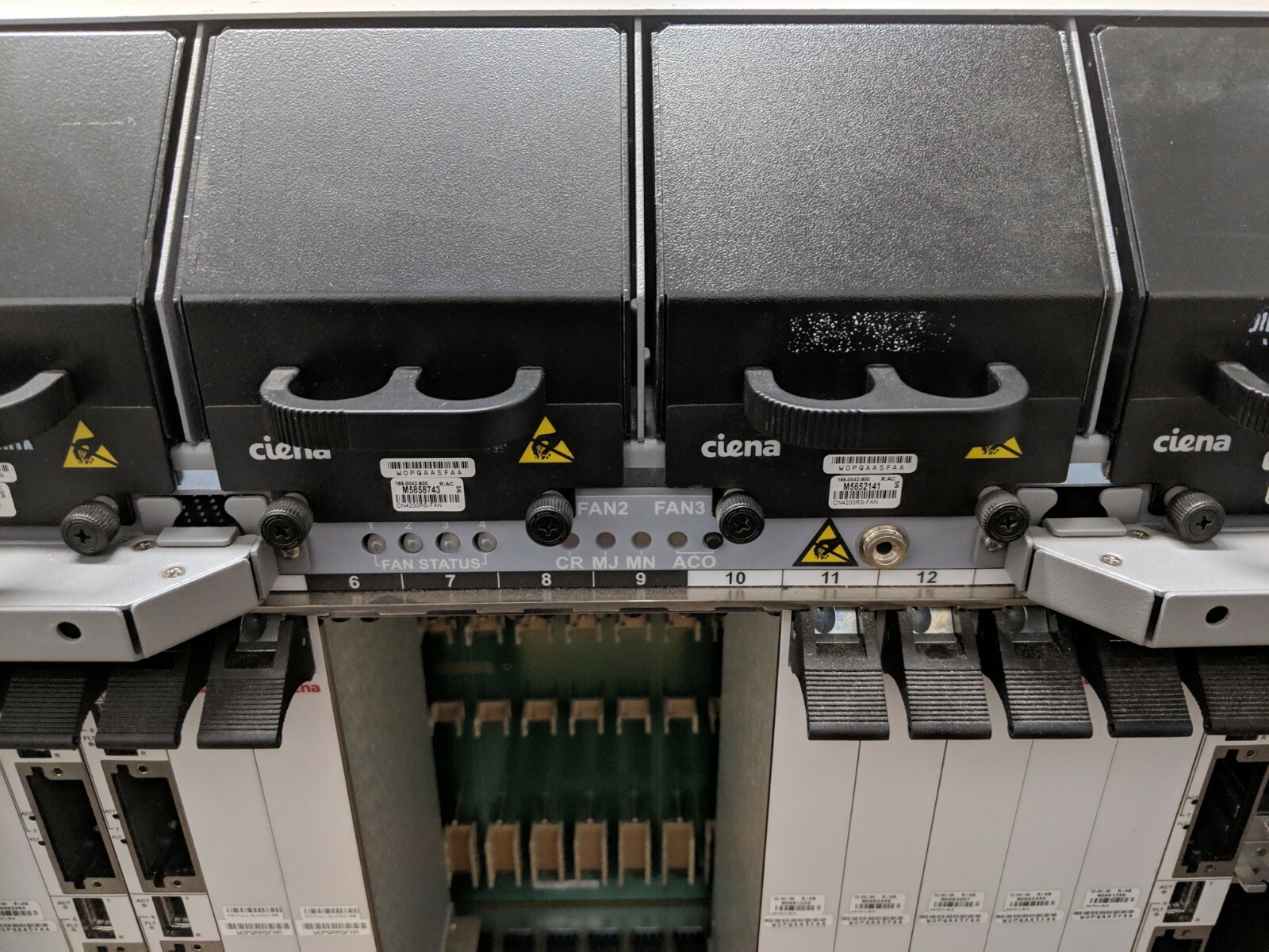 Ciena 110-4202-003 CN 4200 Shelf with fans and 3 RS-10G-4P Quat-10T ...