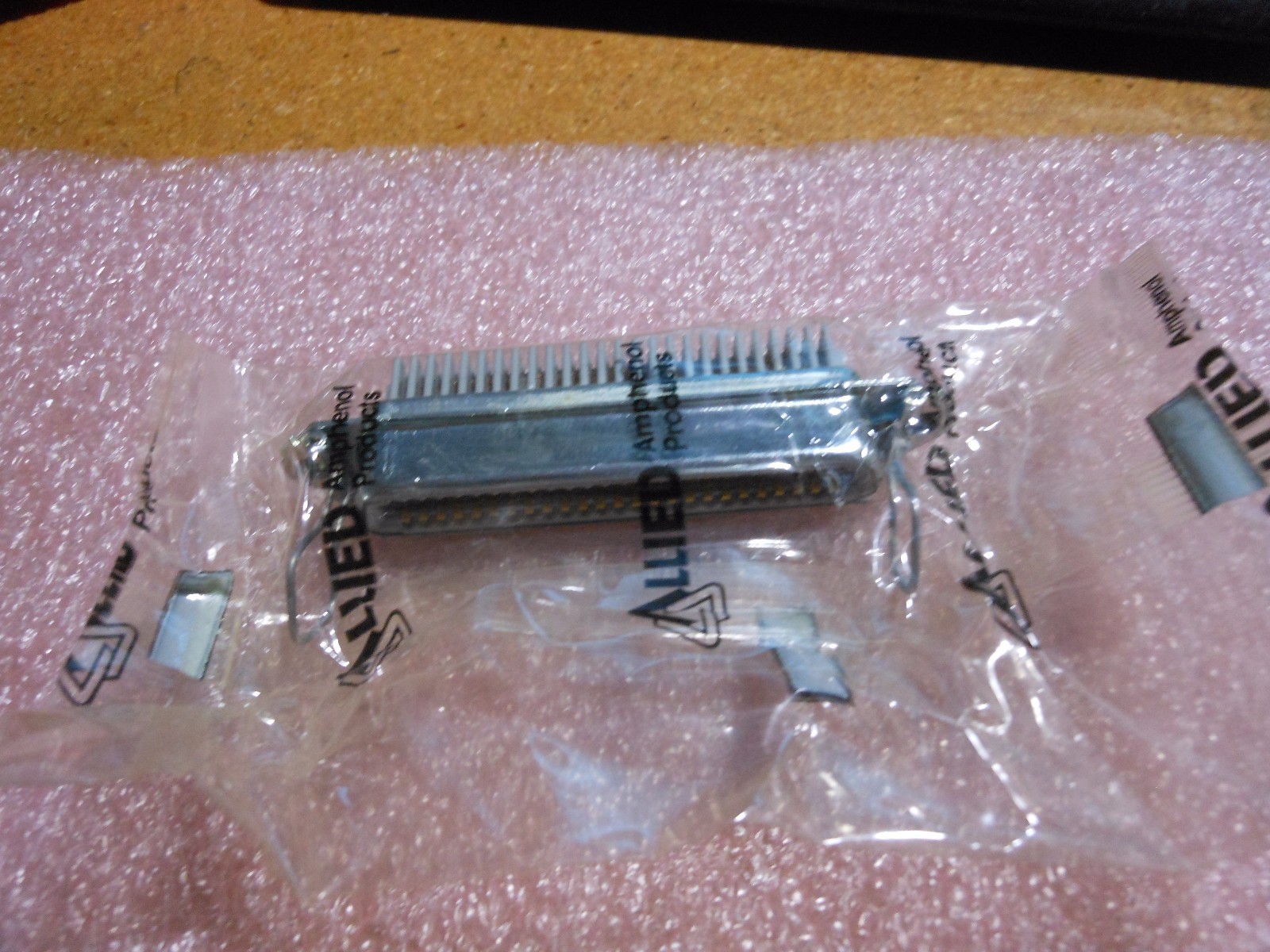 AMPHENOL CONNECTOR D-SHELL CABLE MOUNT PART # 157-42500 NSN: 5935-01 ...