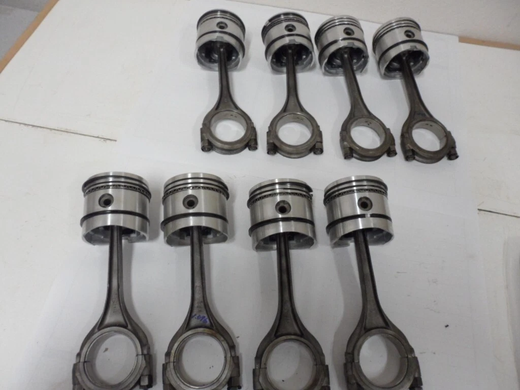V8 Pistons