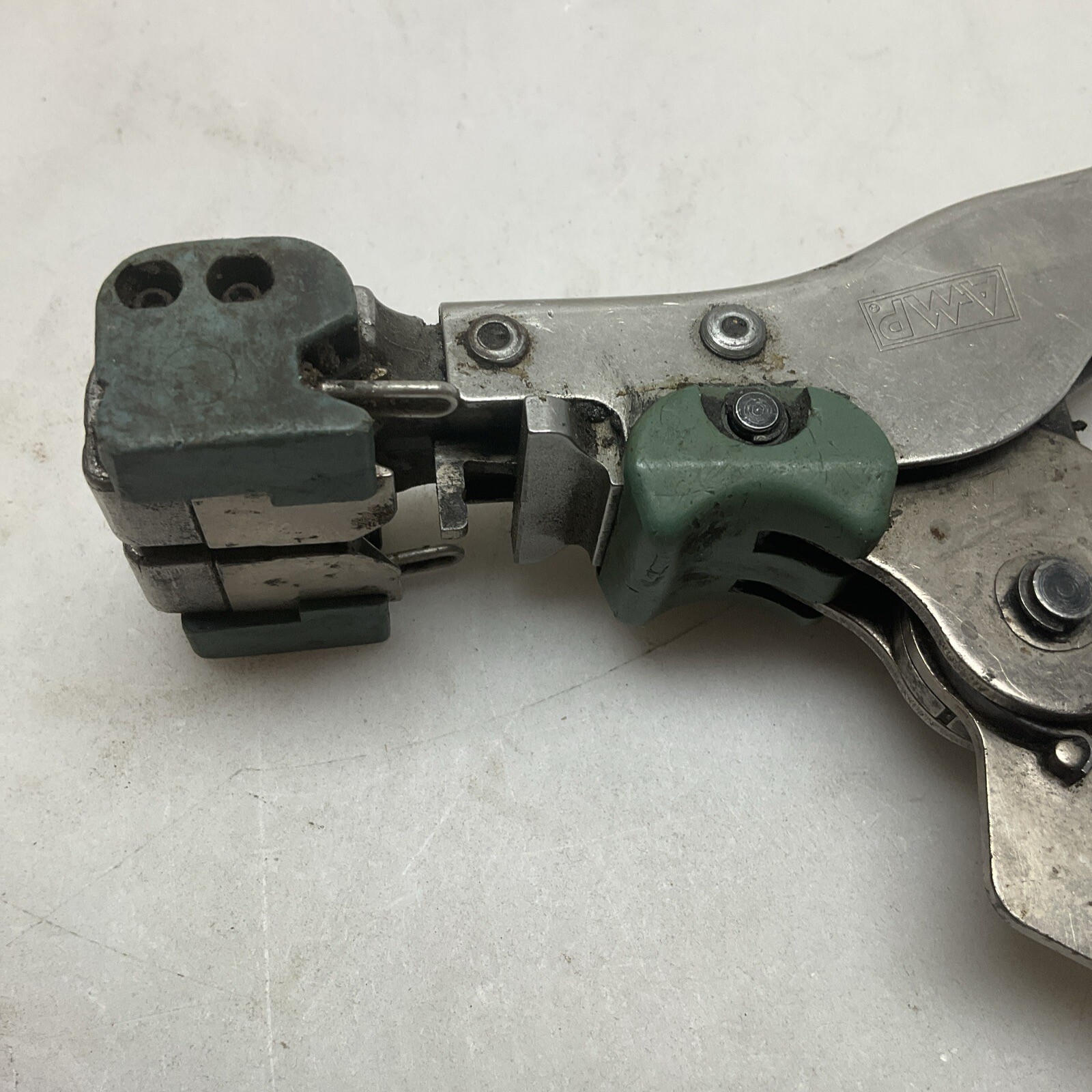 AMP Picabond Crimping Tool 230971-1 With Bucket of Fasteners Lq959 for ...