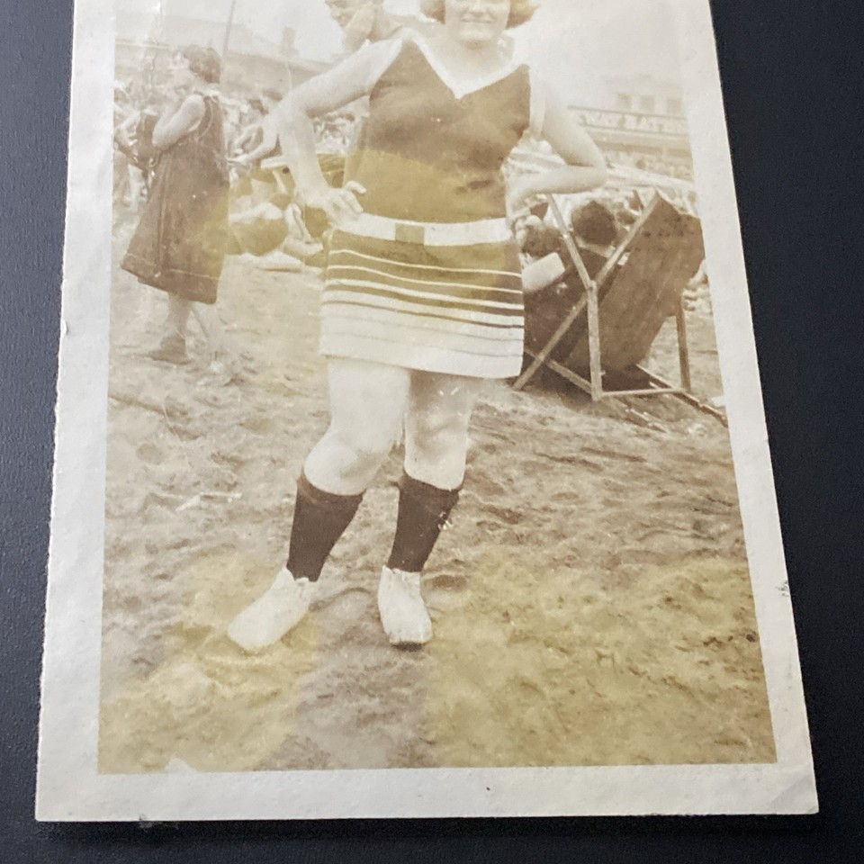 1920s Pretty Busty Woman Girl Swimsuit Bathing Suit Beach Posing Old ...