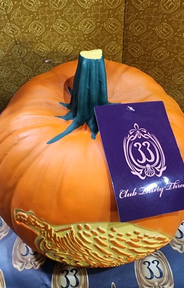 Disney Club 33 Light Up Pumpkin + Pin Set~LE | eBay