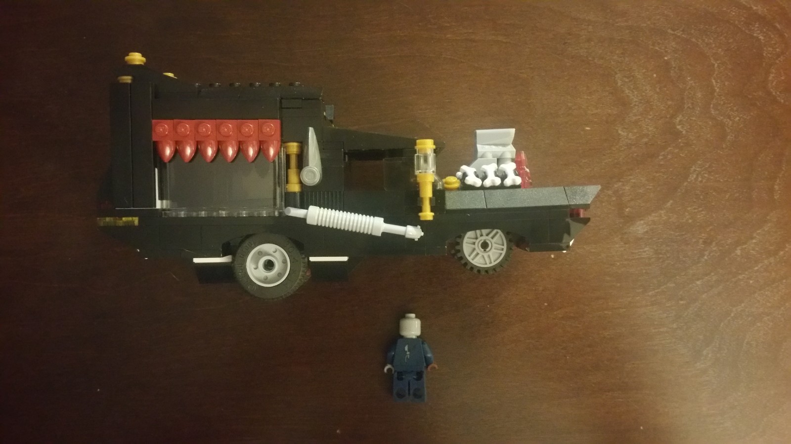 LEGO 9464 MONSTER FIGHTERS THE VAMPYRE HEARSE vehicle and minifigure ...