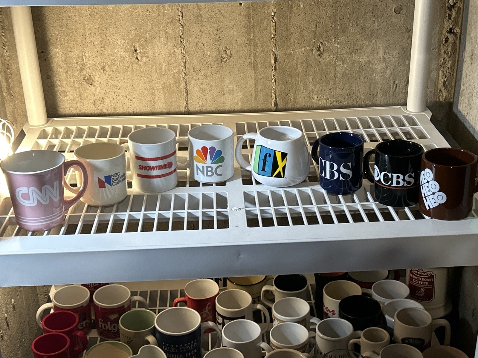 Lot Of 7 Vintage Tv Station Coffee Mugs CNN HBO CBS NBC Fox Showtime ...