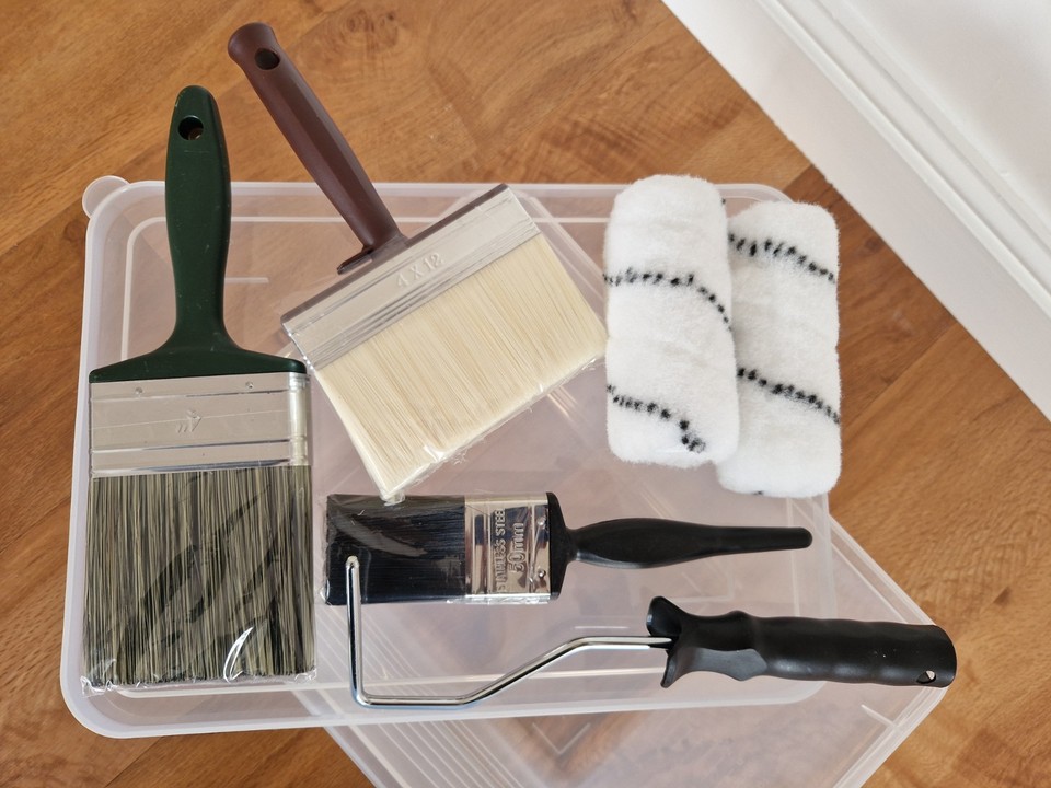 Dulux Scuttle, Brush And 4" Roller Set. Ideal For Multiple Uses Rrp £15 ...