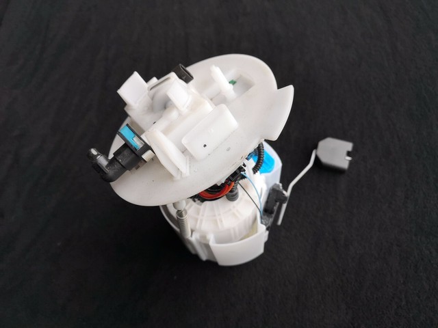 MERCEDES C Class W205 2.0 Petrol M274 Fuel Pump in Tank A2054704900 for ...