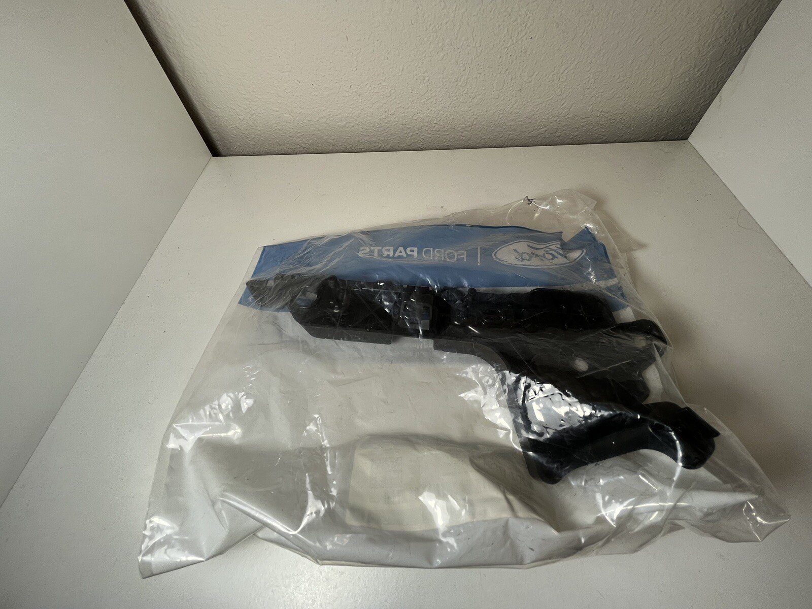 Genuine OEM Ford Bronco M2DZ-17D943-B Front RH Bumper Fender Bracket 21 ...