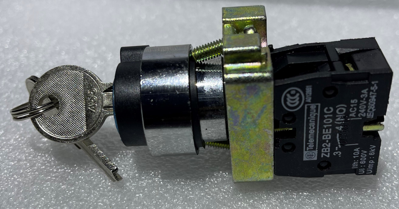 2 x Telemecanique Selector Switch 2 Position Key Switch ZB2-BG21 ZB2 ...