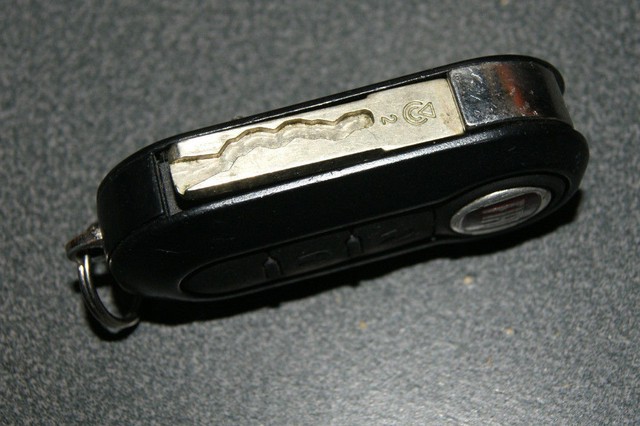 OEM 2015 Fiat 500 500e Keyfob Key Fob Flip Keyless Remote Entry ...