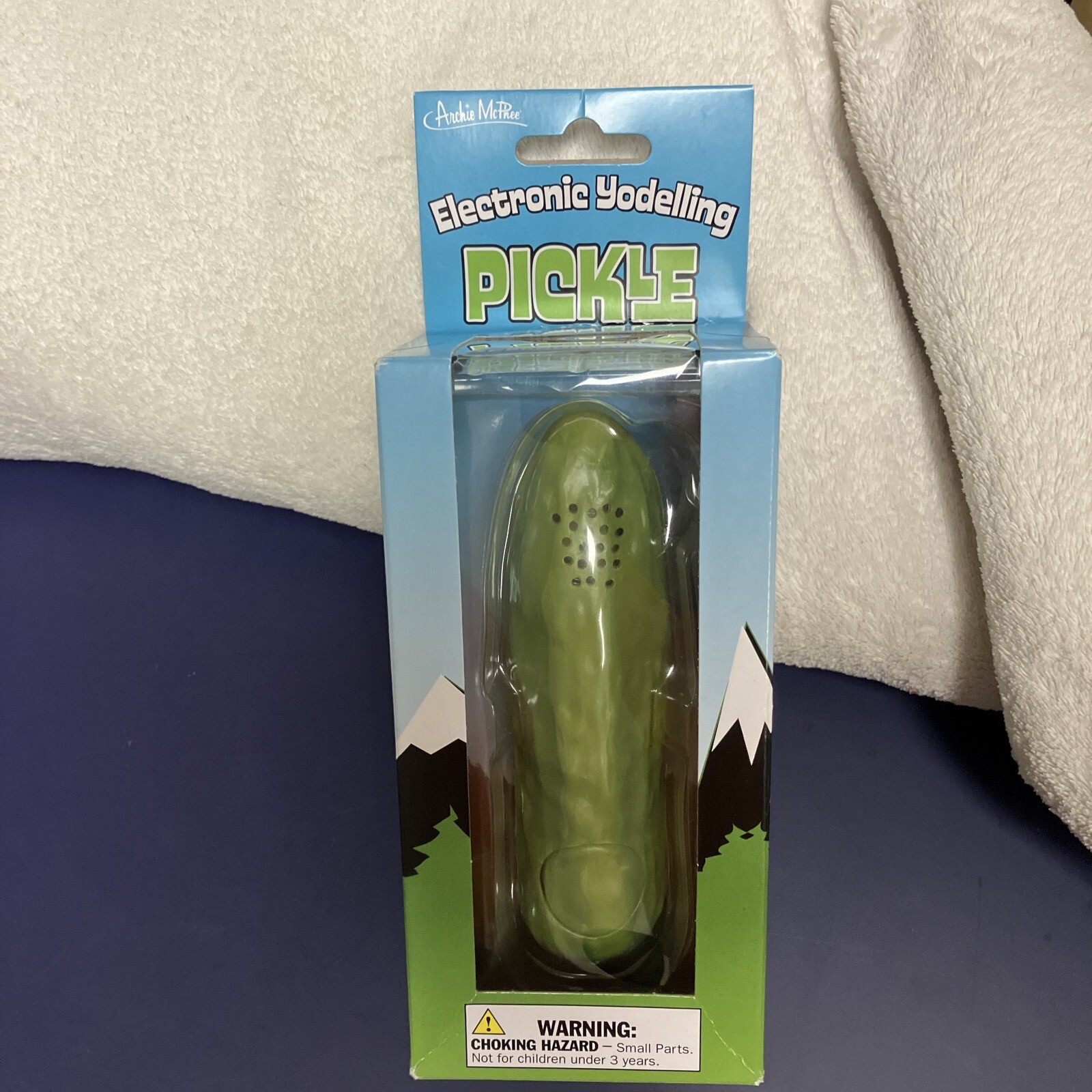 Archie McPhee Electronic Yodelling Pickle New Sealed Damaged Box Yodel ...