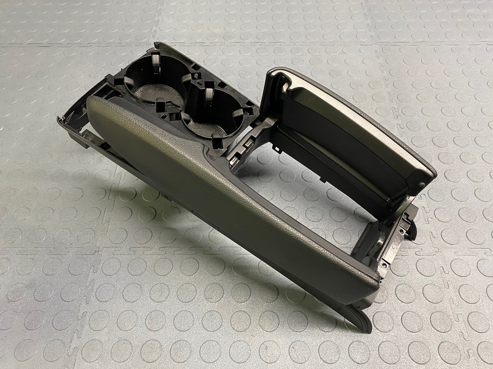 08-14 Mercedes W204 C250 C300 C63 Center Console Arm Rest Armrest Cup ...