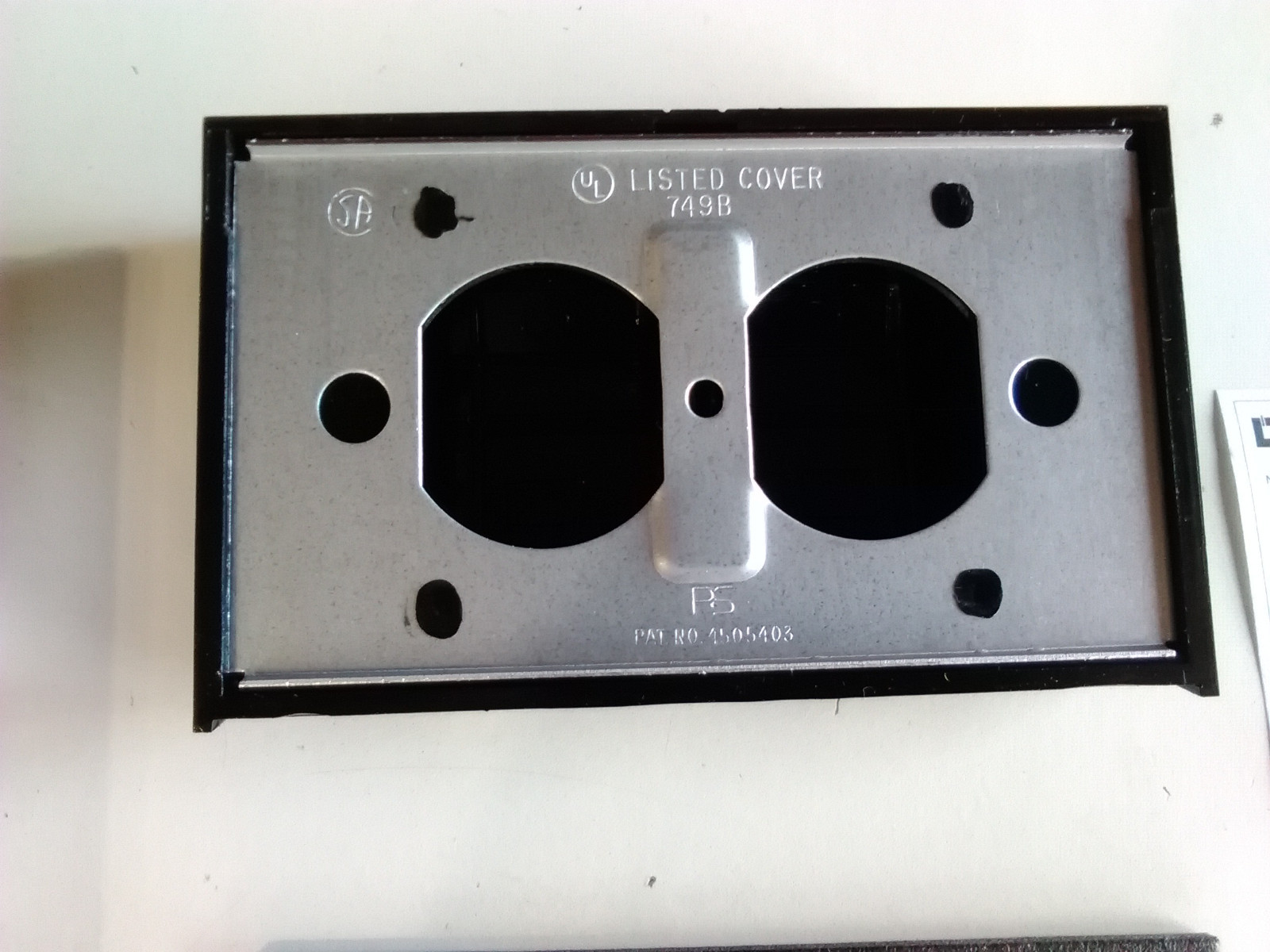 *NEW* PASS & SEYMOUR LEGRAND 3780-SCBK SELF CLOSING FLIP LID OUTLET ...