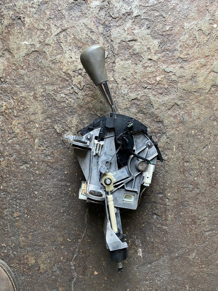 2004-2010 Toyota Sienna Transmission Shifter Assembly 33560-08010 | eBay