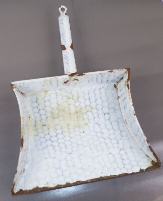 Old Enamel Shovel Honeycomb Pattern Mesh Decor Dustpan Scoop Decoration ...