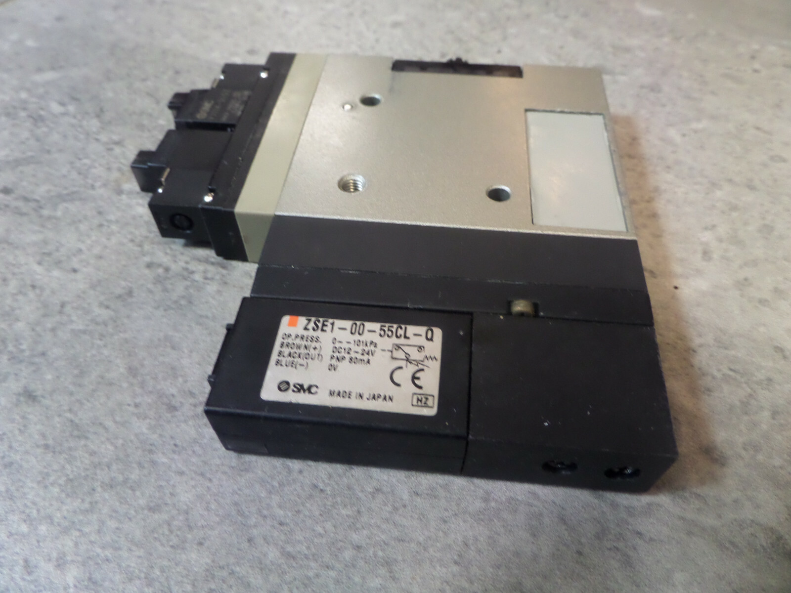 SMC Vacuum Ejector W/ Switch EZM071HF-K5LOZ-E55CL ZSE1-00-55CL-Q Used ...