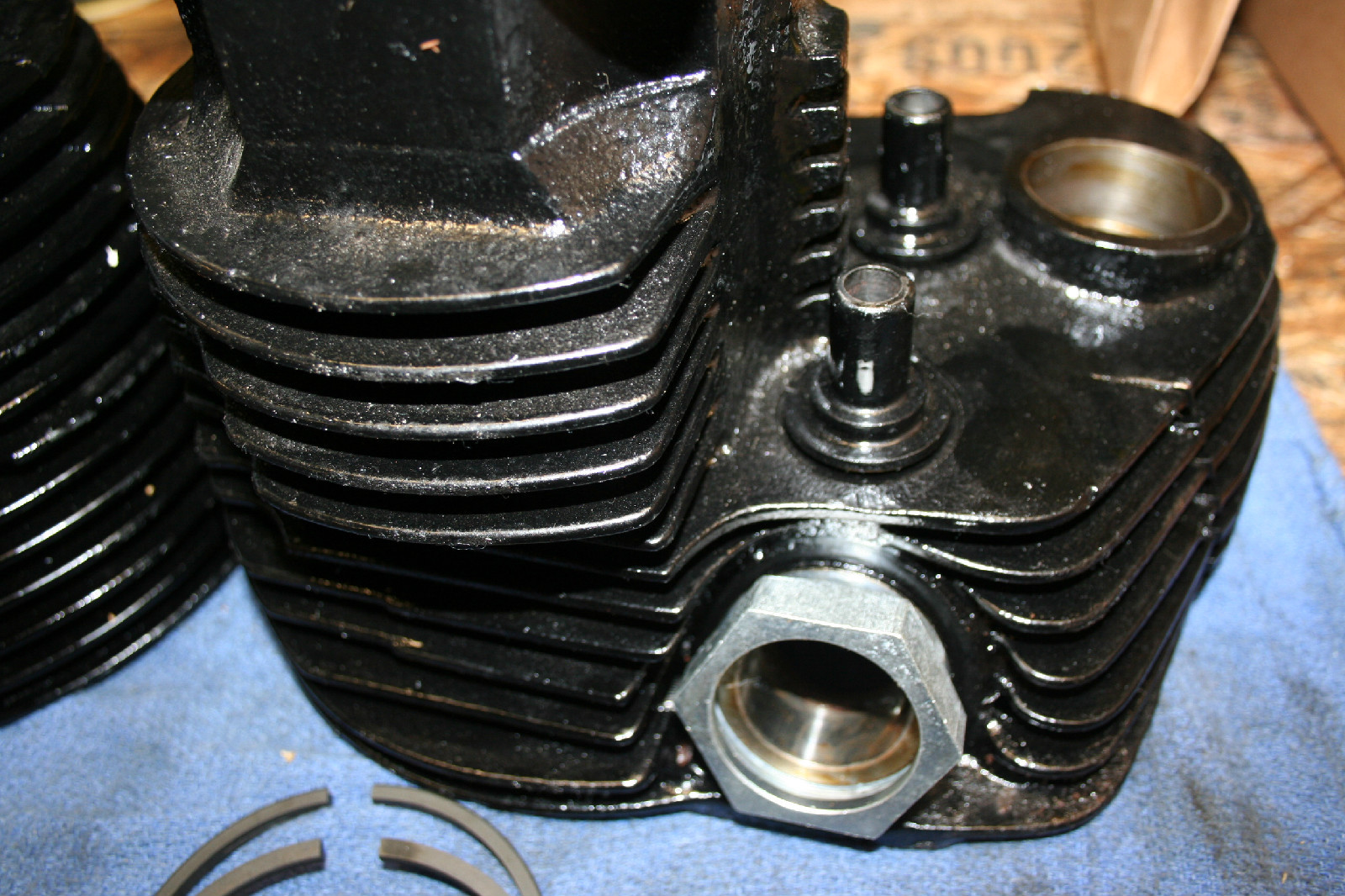 Indian Chief Front and Rear Cylinders Set Pistons rings Standard ...