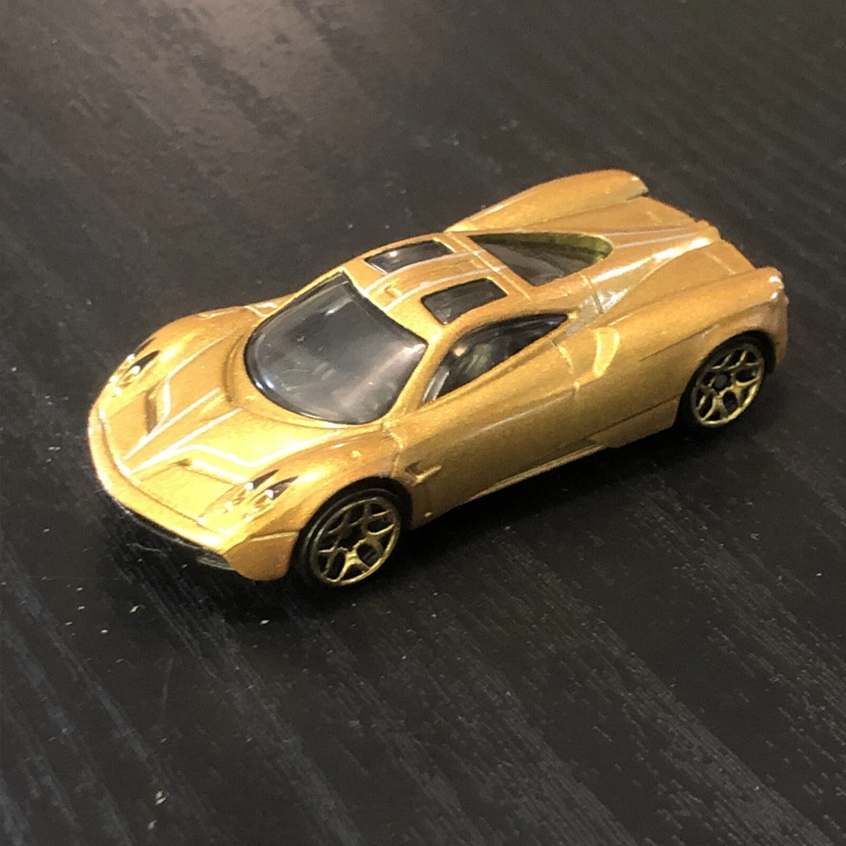 Pagani Huayra Gold