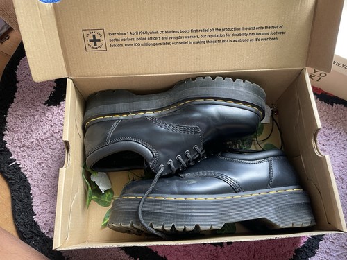 DOC MARTENS LOW TOP PLATFORM MENS SIZE 7 WOMEN SIZE 9 | eBay