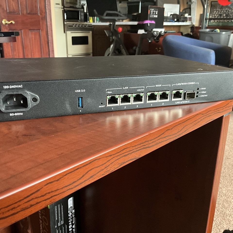 Araknis Networks AN-310-RT-4L2W Gigabit VPN Router (Used) | eBay