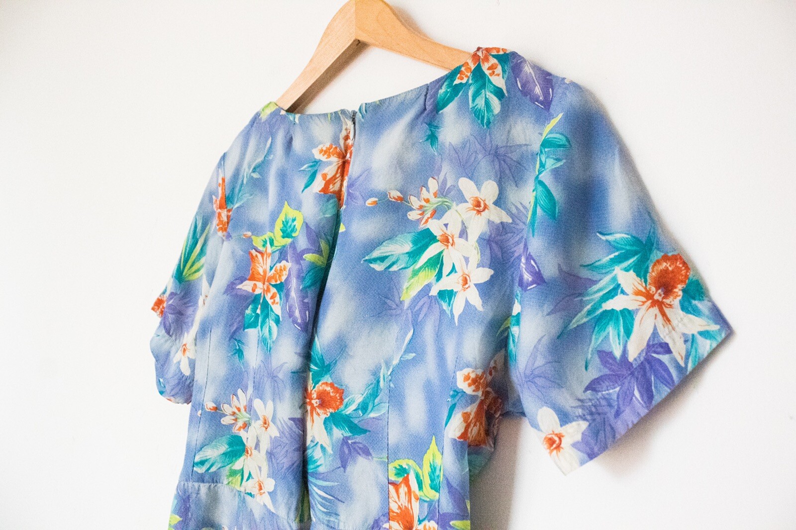 Erika | Vintage 80’s/90’s Tropical Floral Print Short… - Gem