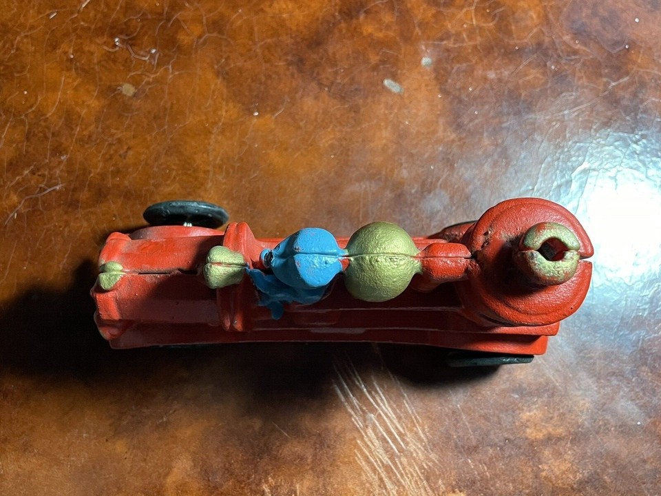 VINTAGE Heavy Cast Iron 7" Red Firetruck Engine Pumper & Fireman Moving ...