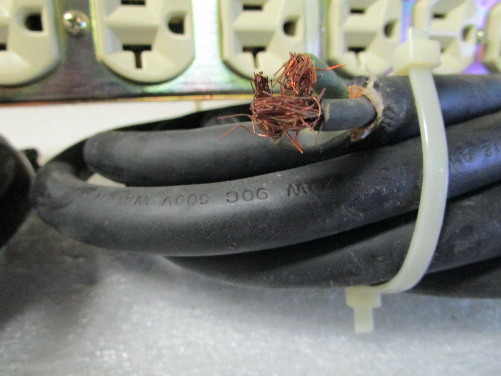 Pulizzi Z-Line TPC 2234 -A2 Dual Input Auto Switching Controller PDU ...