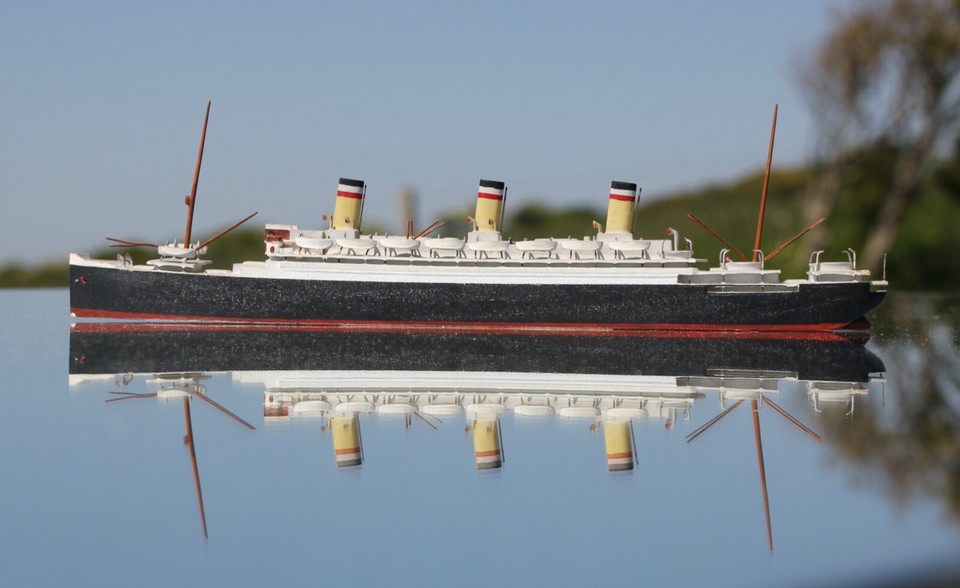 HAMBURG AMERICA LINE SS RESOLUTE BASSETT LOWKE WATERLINE MODEL SHIP | eBay