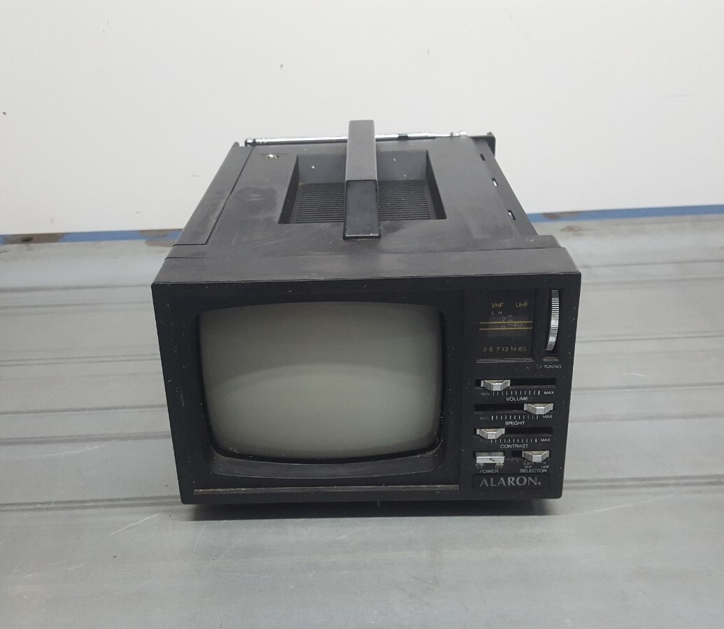 Alaron 5 Inch Black And White Portable TV Original Box No Battery Cover ...