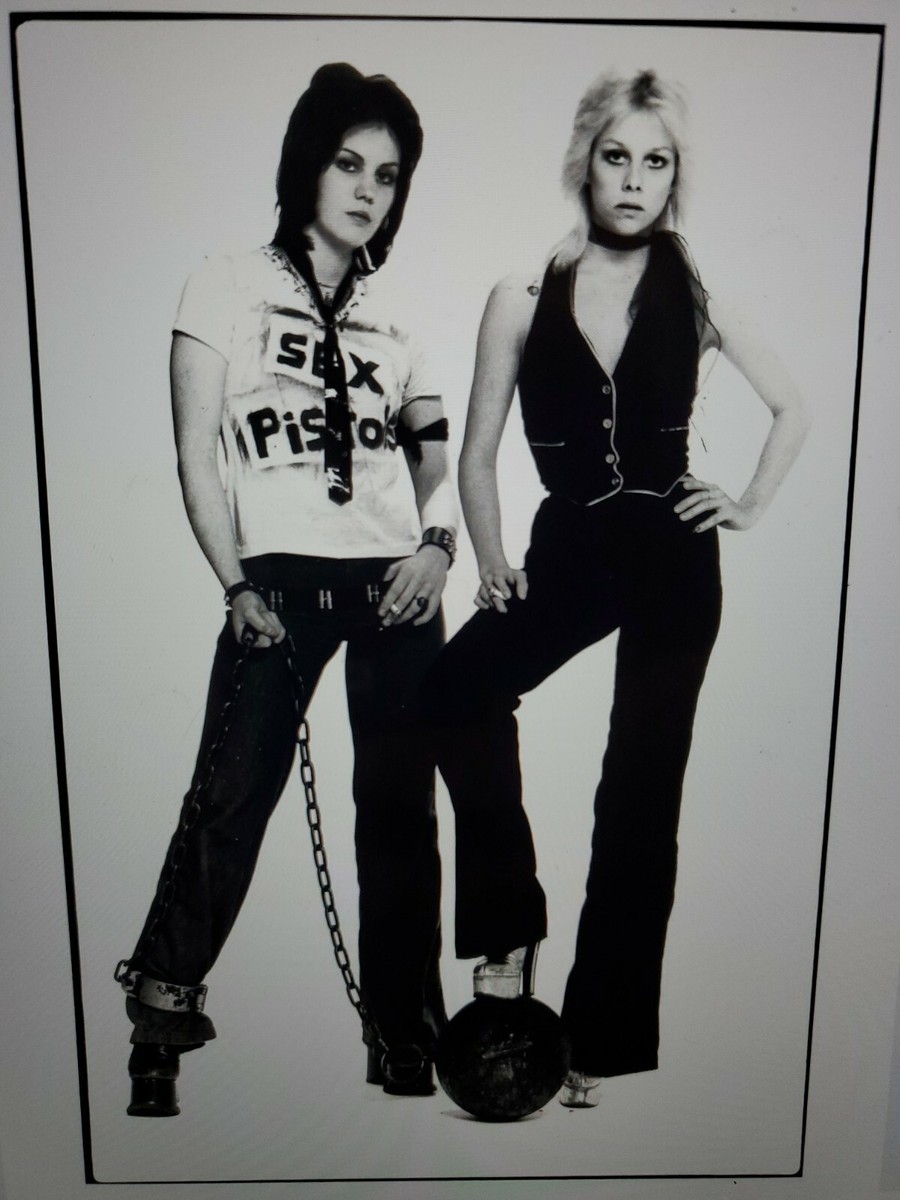 Joan Jett And Cherie Currie Kiss