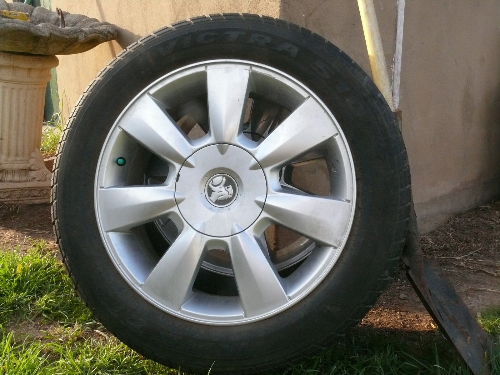4x VE Calais wheels, 17 inch, good condition, with Maxxis 225x55x17 ...